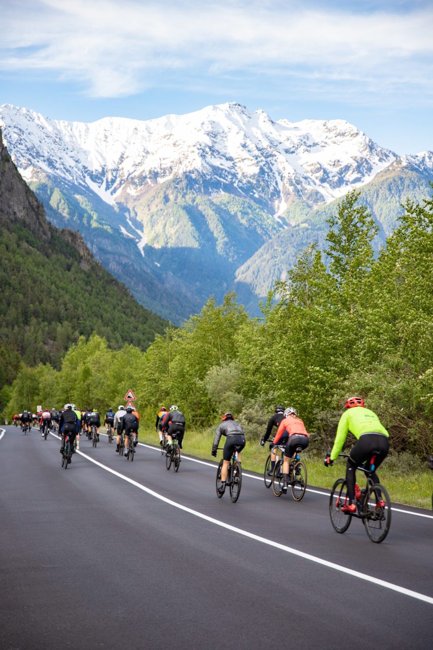 La Stelvio Santini 2024: l’arrivo ai Laghi di Cancano - Cycling Notes